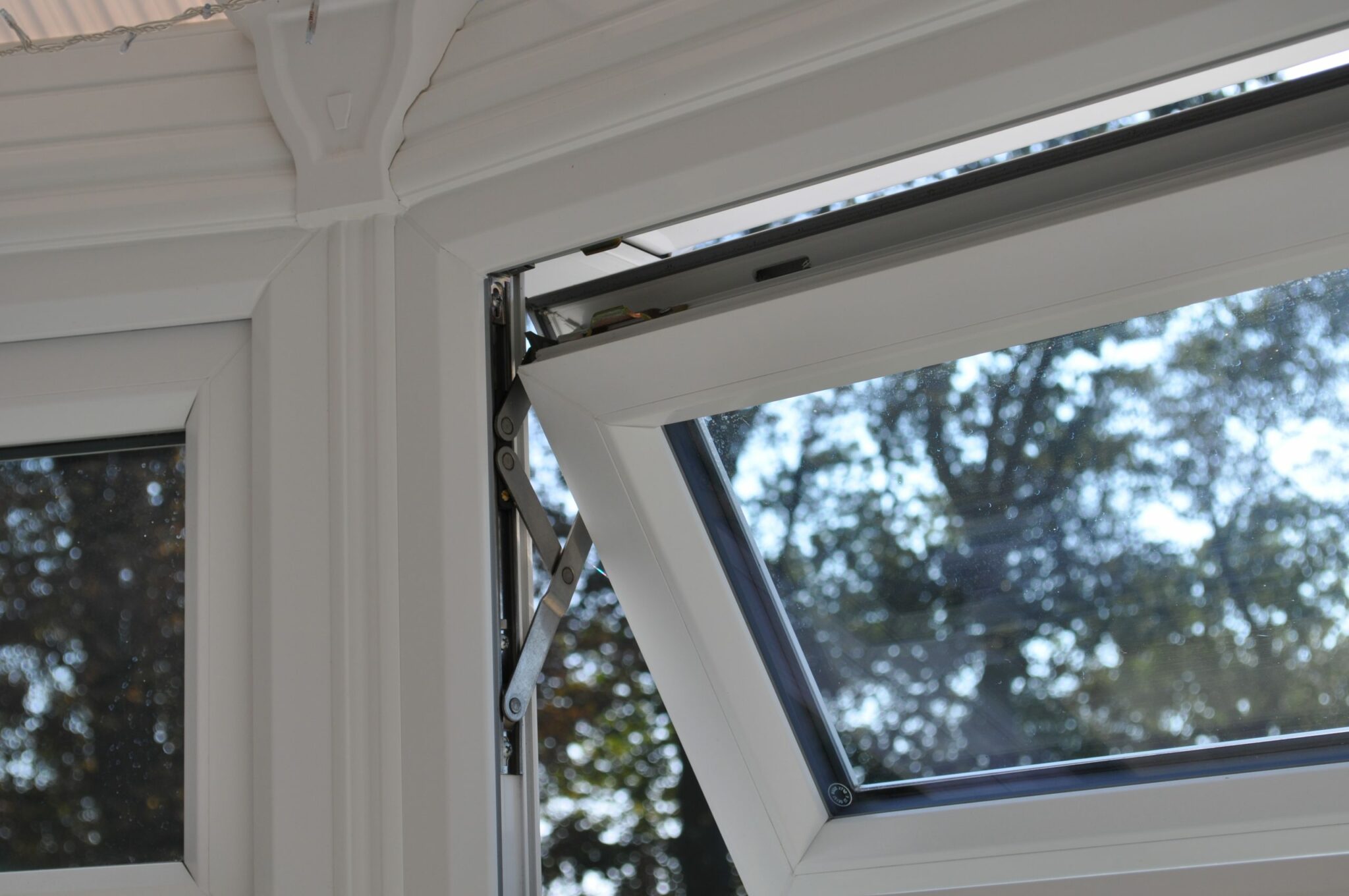 Why Do Windows Steam Up On The Outside? - Starglaze Home Improvements